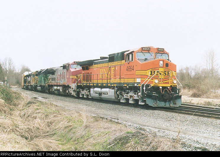 BNSF 4664 East